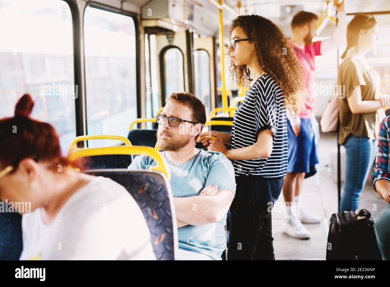 Faut-il dire "in a bus" ou "on a bus" en anglais